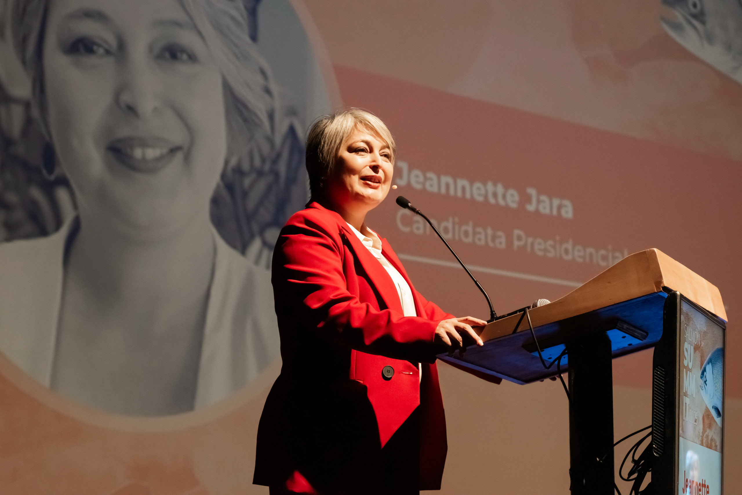 Jeannette Jara propone un nuevo pacto para la salmonicultura chilena en Salmón Summit 2025 ...